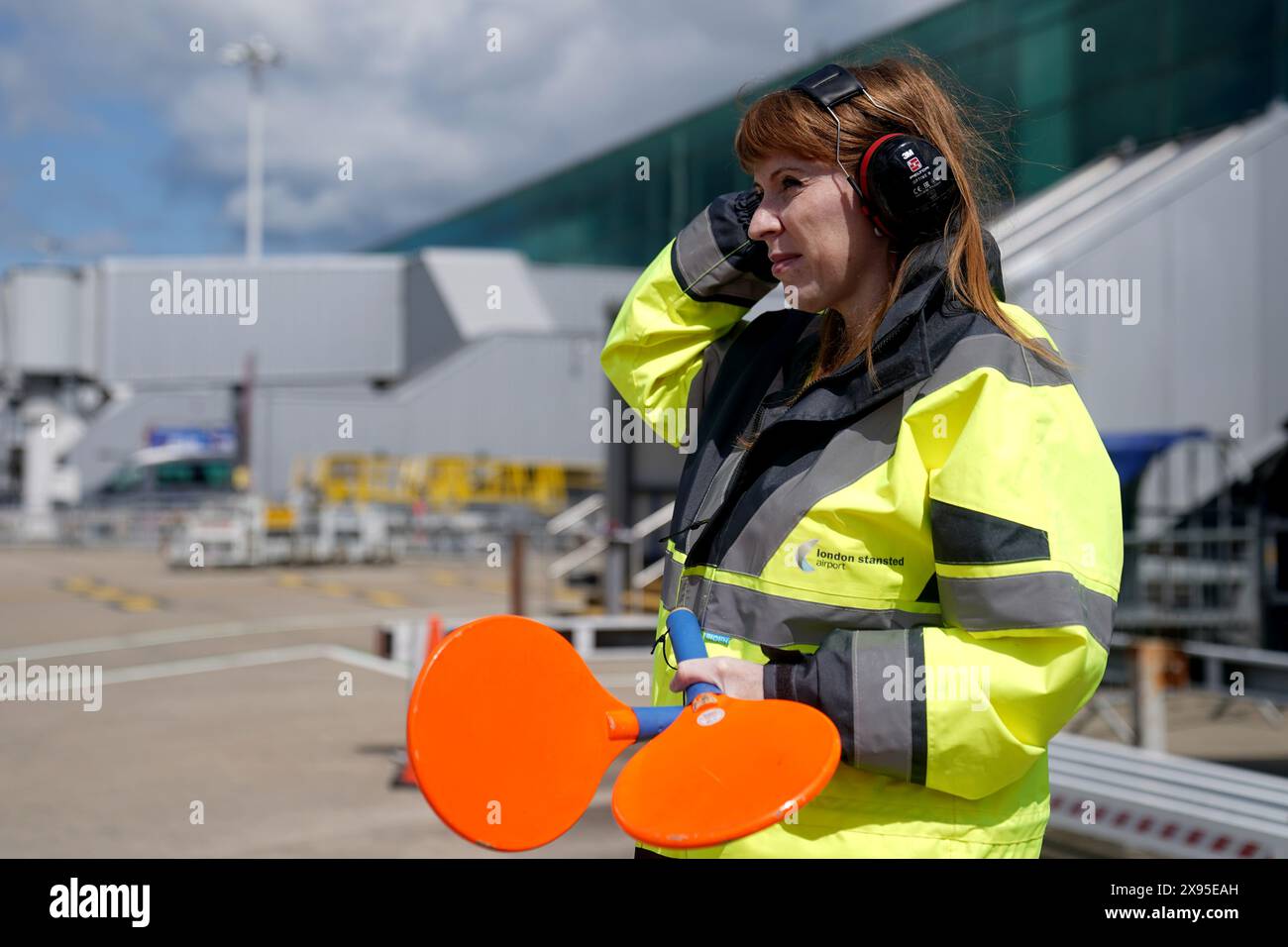 Plane trail easyjet hi-res stock photography and images - Alamy