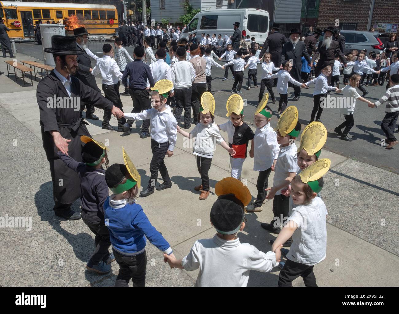 Lag bomer hats hi-res stock photography and images - Alamy