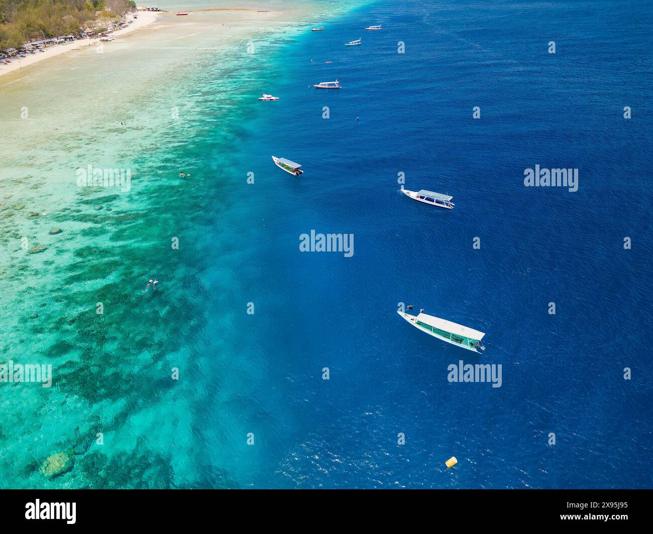 Aerial view of a fringing coral reef and warm tropical ocean Stock ...