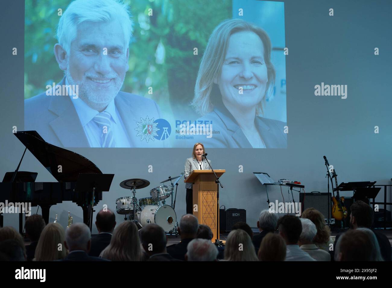 Christine FRUECHT, Frücht, neue Bochumer Polizeipraesidentin, bei ihrer ...