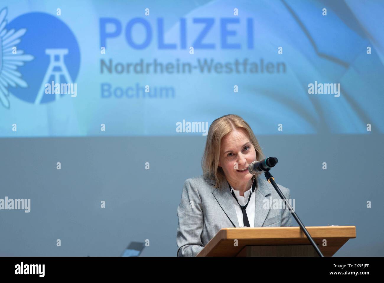 Christine FRUECHT, Frücht, neue Bochumer Polizeipraesidentin, bei ihrer ...