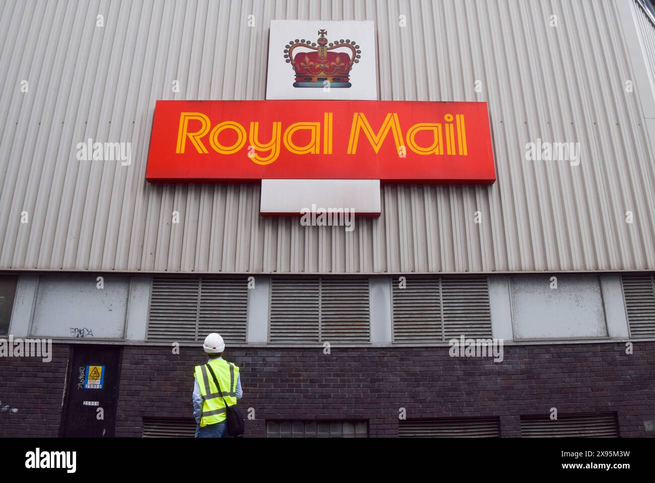 London, UK. 29th May, 2024. A man walks past the Royal Mail NW1 ...