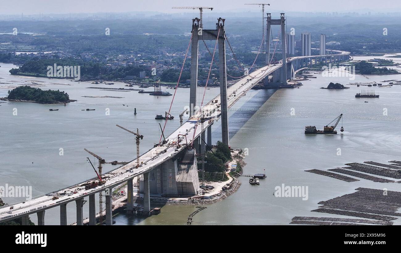(240529) -- LIUZHOU, May 29, 2024 (Xinhua) -- An aerial drone photo ...