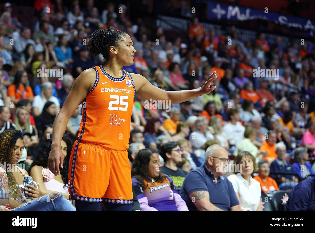 UNCASVILLE, CT - MAY 28: Connecticut Sun forward Alyssa Thomas (25 ...