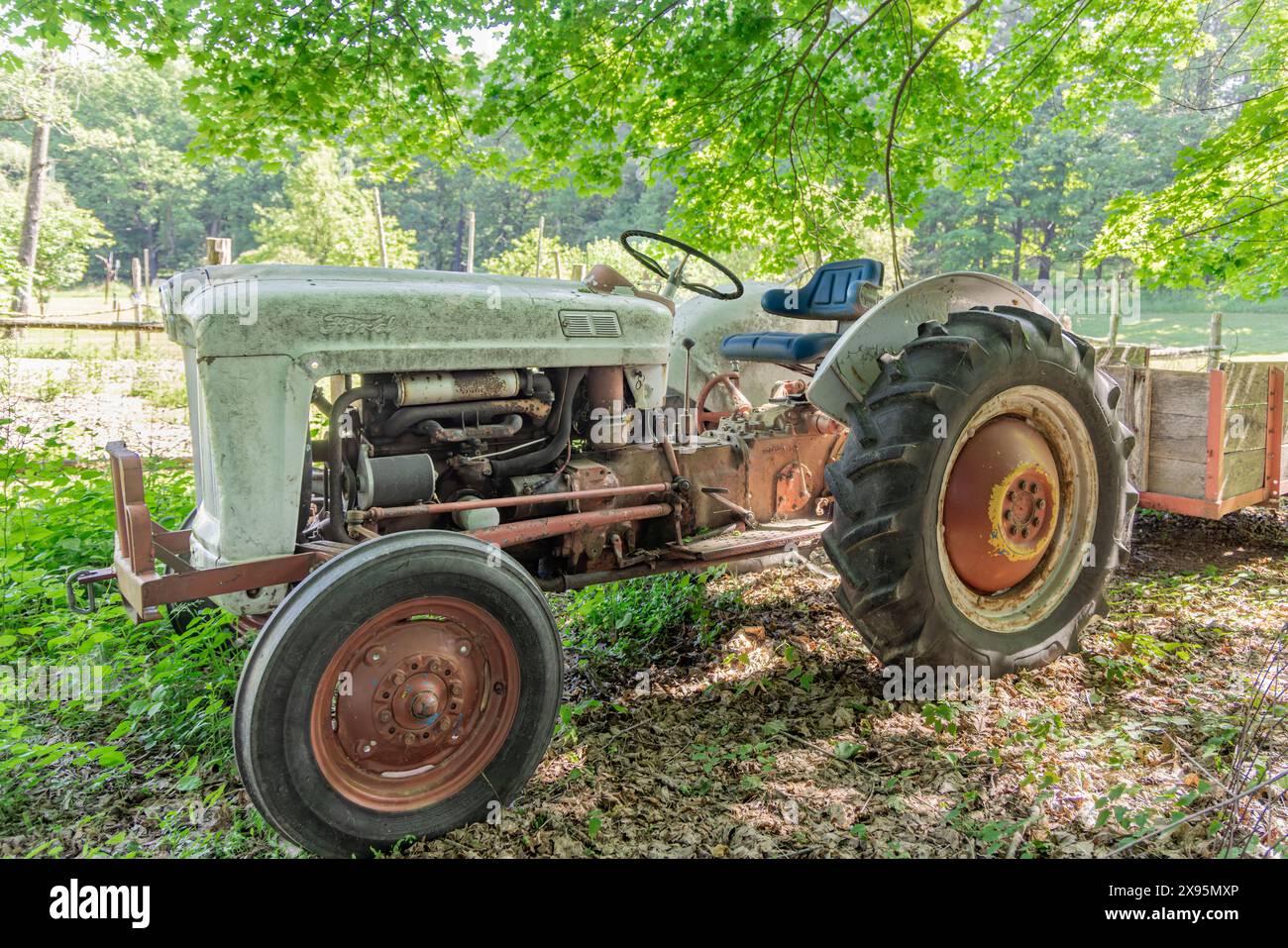 profile image of a ford 800 farm tractor Stock Photo - Alamy
