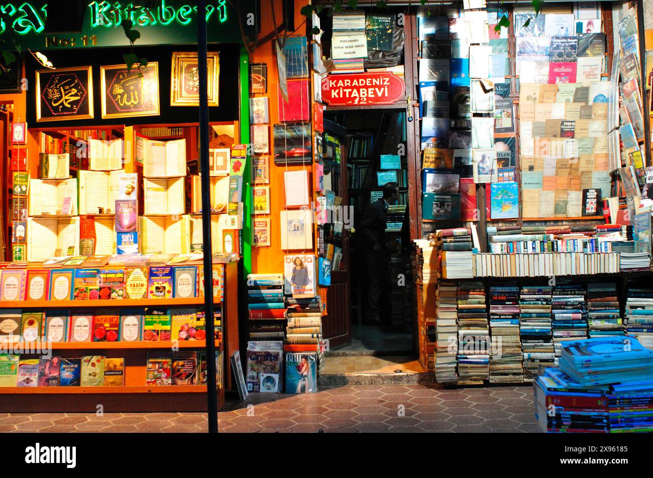 Turkey, Istanbul, Sahaflar Carsisi, Beyazi, the Old Book Bazaar Stock Photo - Alamy