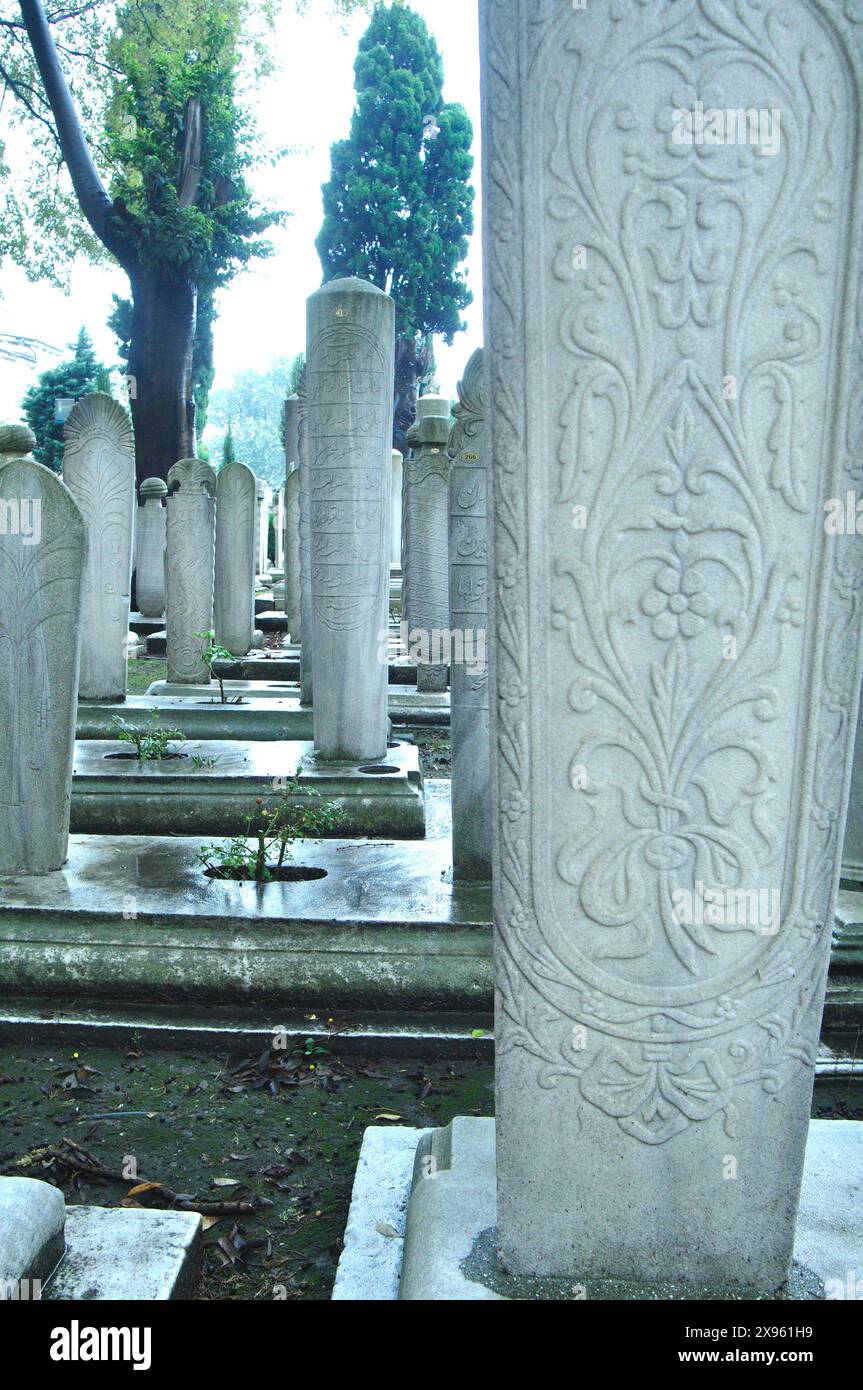 Turkey, Istanbul, Suleymaniye mosque, tombstones in the cemetery Stock ...