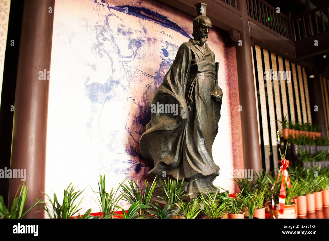 Ancient Quyuan Chinese poet statue or antique aristocrat Qu Yuan ...