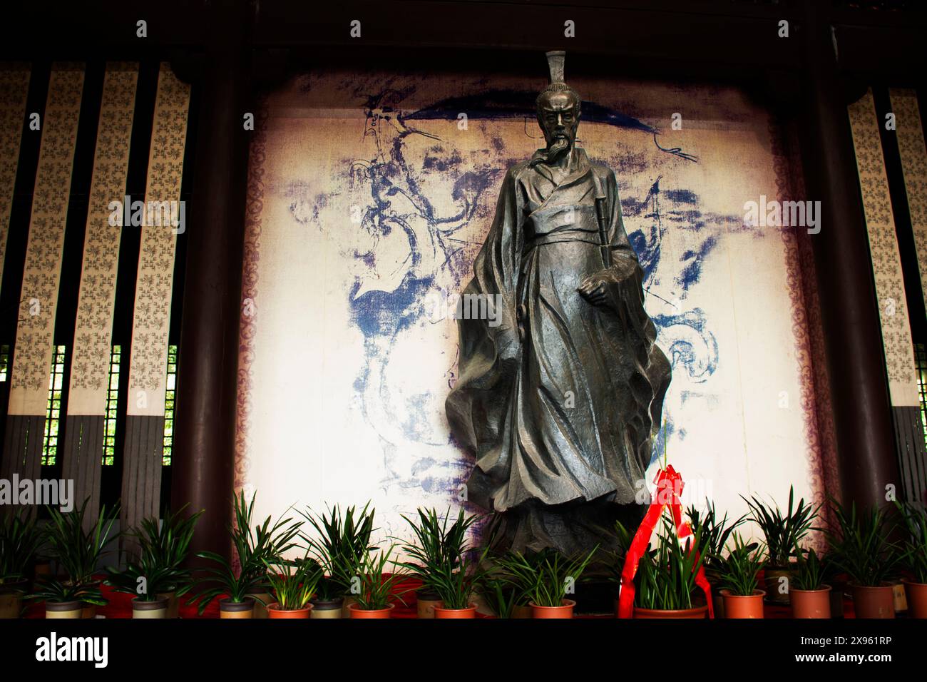 Ancient Quyuan Chinese poet statue or antique aristocrat Qu Yuan ...