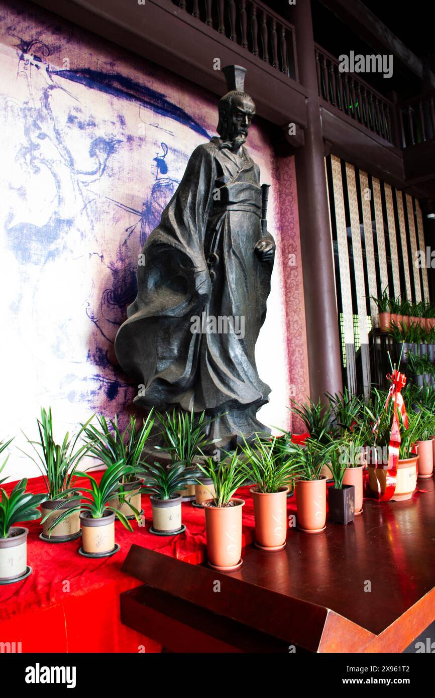 Ancient Quyuan Chinese poet statue or antique aristocrat Qu Yuan ...