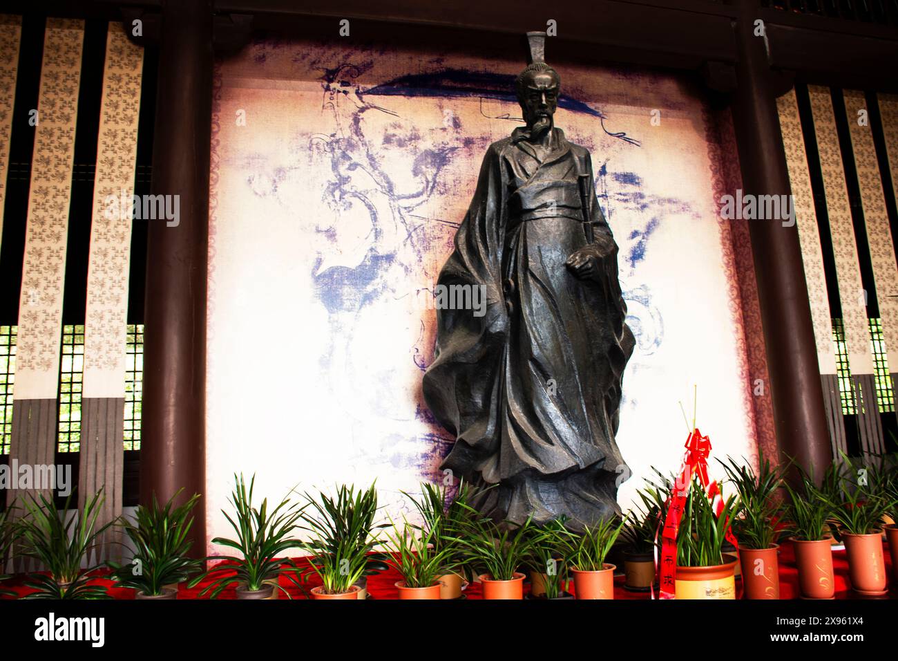 Ancient Quyuan Chinese poet statue or antique aristocrat Qu Yuan ...