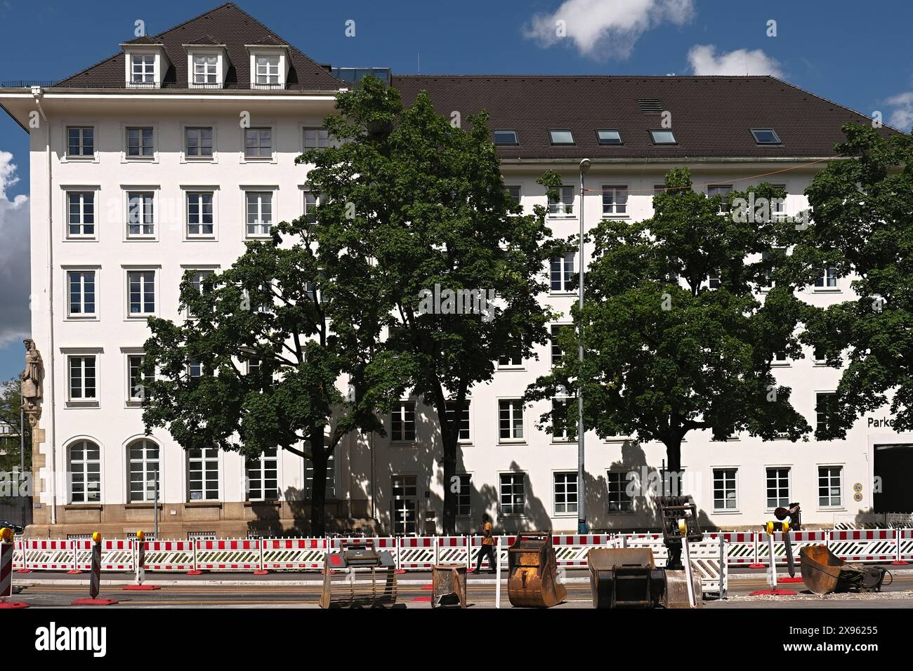 Munich apartment building hi-res stock photography and images - Alamy