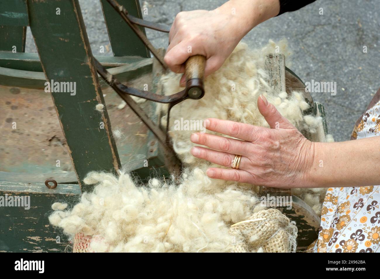 Carding machine wool hi-res stock photography and images - Alamy