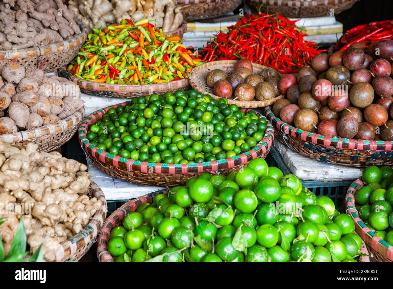 Vietnam hanoi produce sale hi-res stock photography and images - Alamy