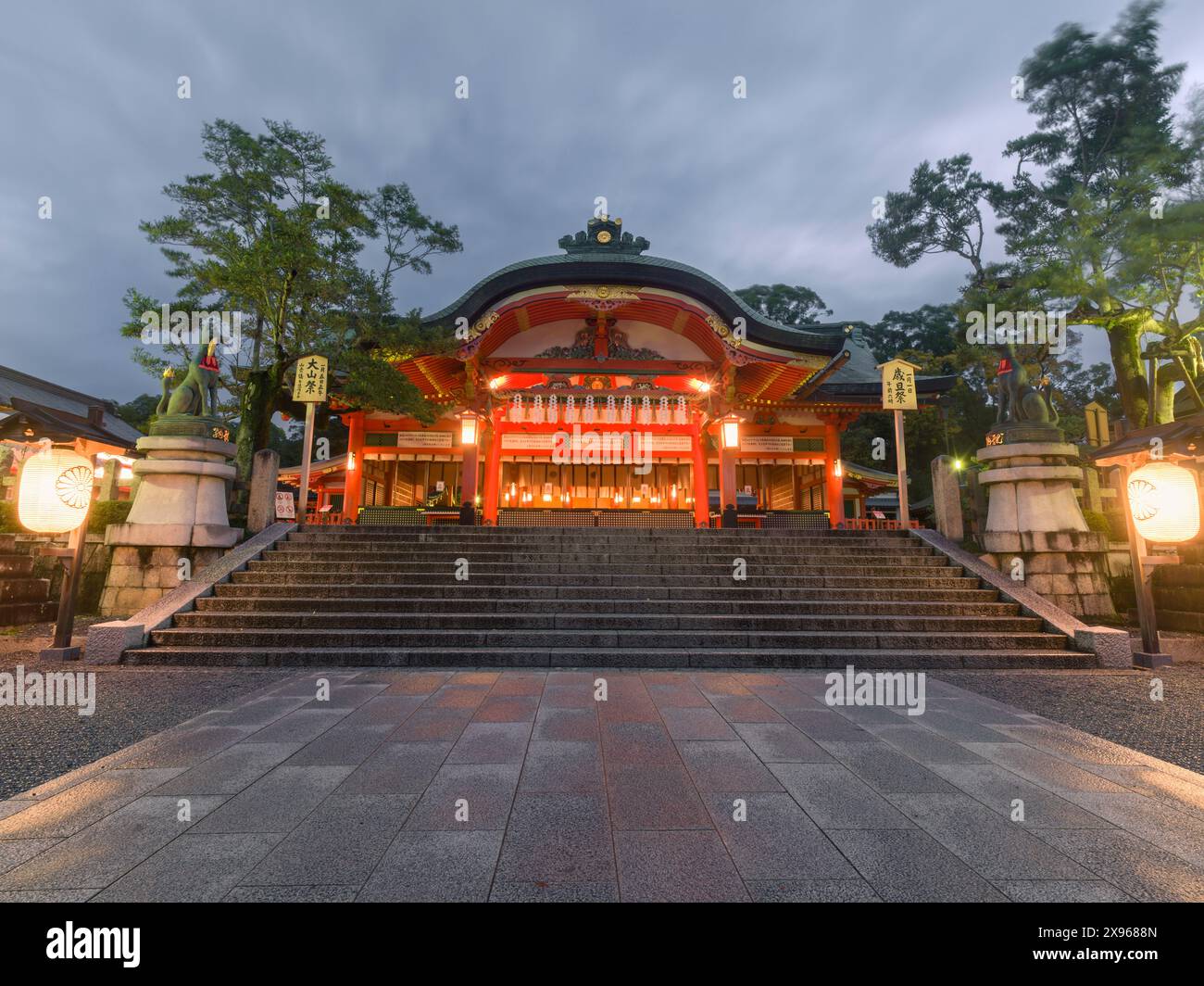 The Fushimi Inari Taisha shrine sanctuary in Kyoto, Honshu, Japan, Asia ...