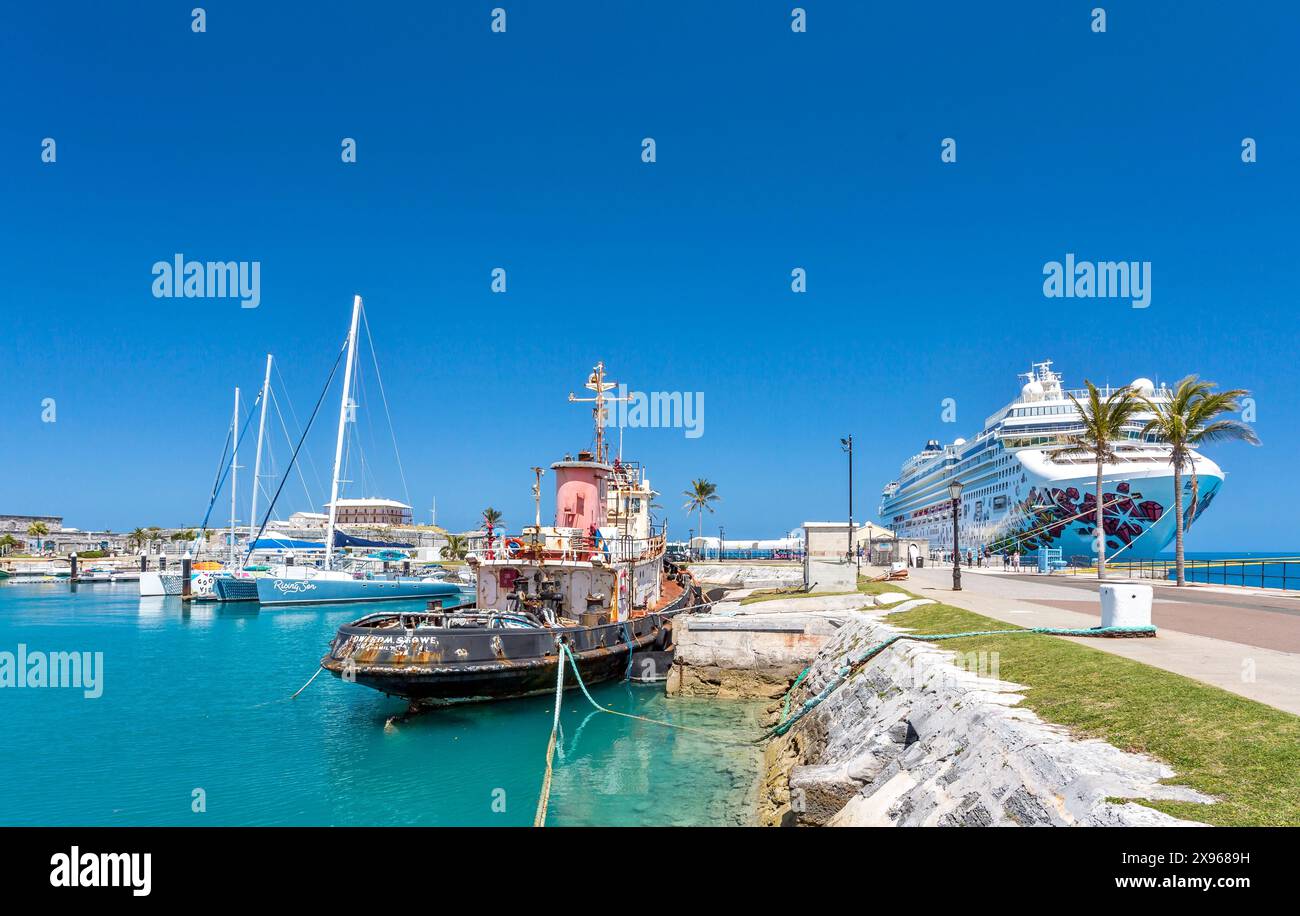 Vessels at King's Wharf terminal, the Royal Naval Dockyard, Sandys ...