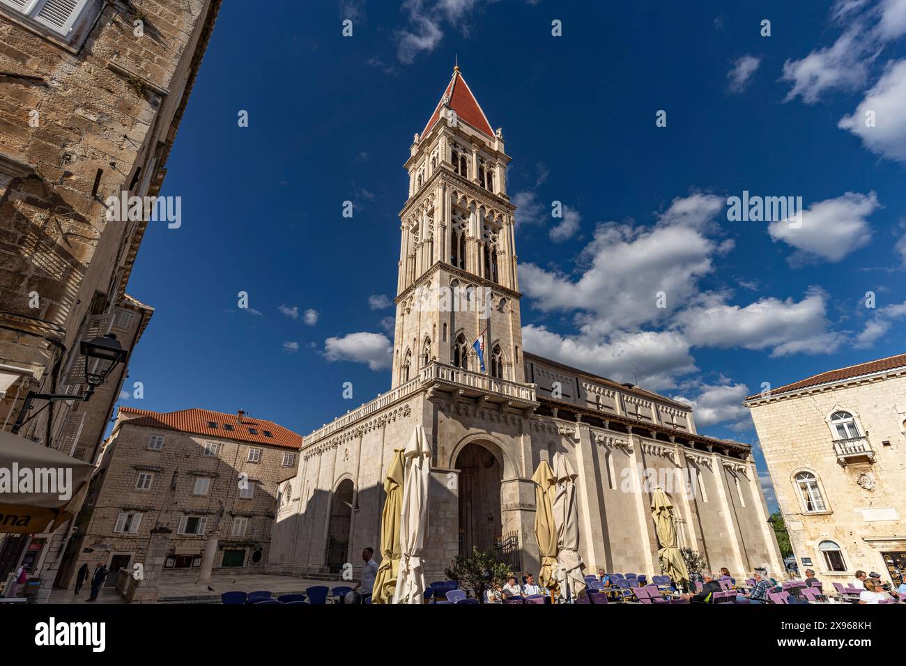 Kathedrale des heiligen laurentius hi-res stock photography and images ...