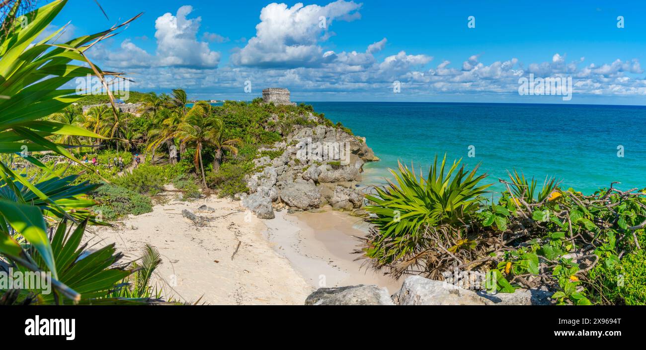 View of Mayan Temple ruins overlooking the sea, Tulum, Quintana Roo ...