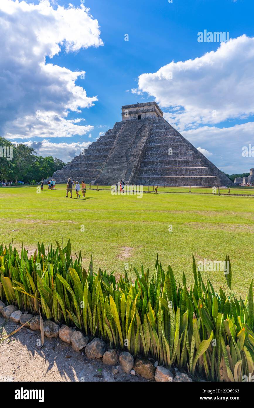 View of El Castillo (The Pyramid of Kukulkan), Mayan Ruin, Chichen Itza ...