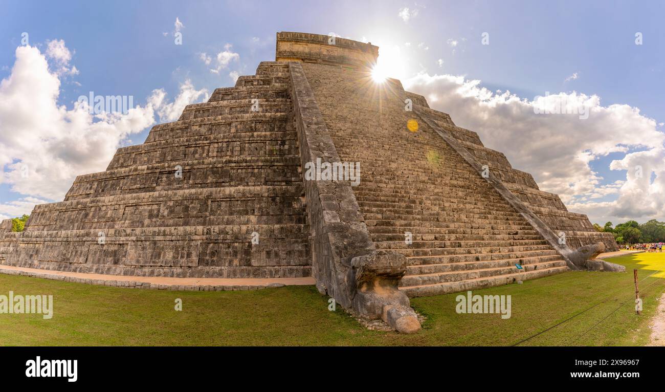 View of El Castillo (The Pyramid of Kukulkan), Mayan Ruin, Chichen Itza ...