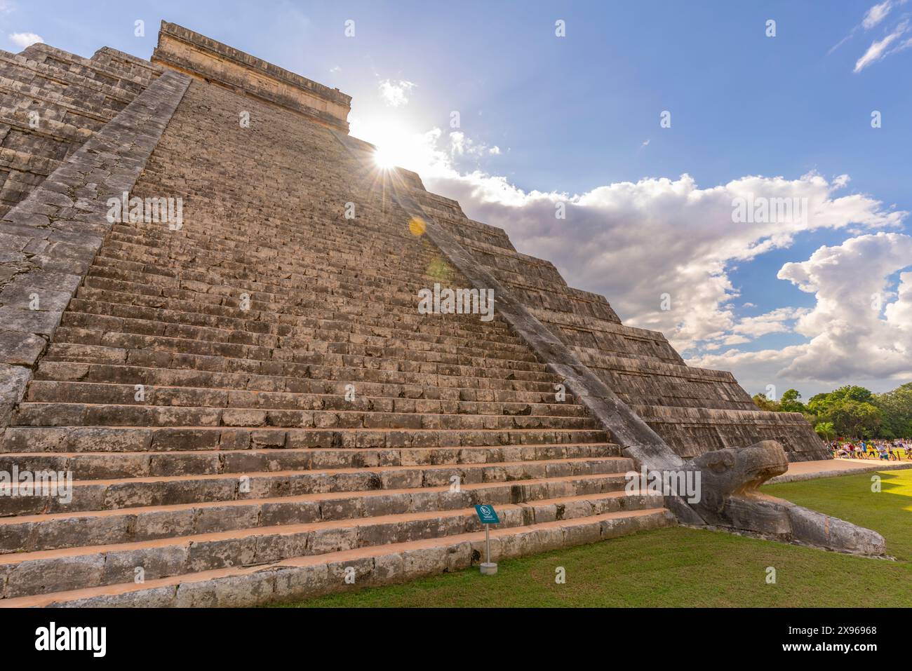 View of El Castillo (The Pyramid of Kukulkan), Mayan Ruin, Chichen Itza ...