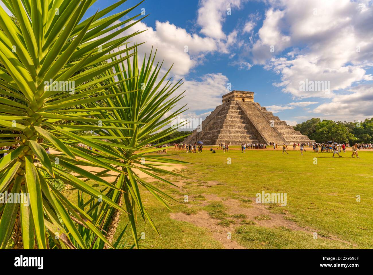View of El Castillo (The Pyramid of Kukulkan), Mayan Ruin, Chichen Itza ...