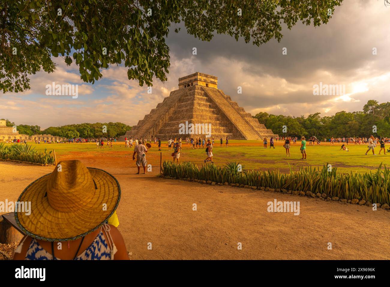 View of El Castillo (The Pyramid of Kukulkan), Mayan Ruin, Chichen Itza ...