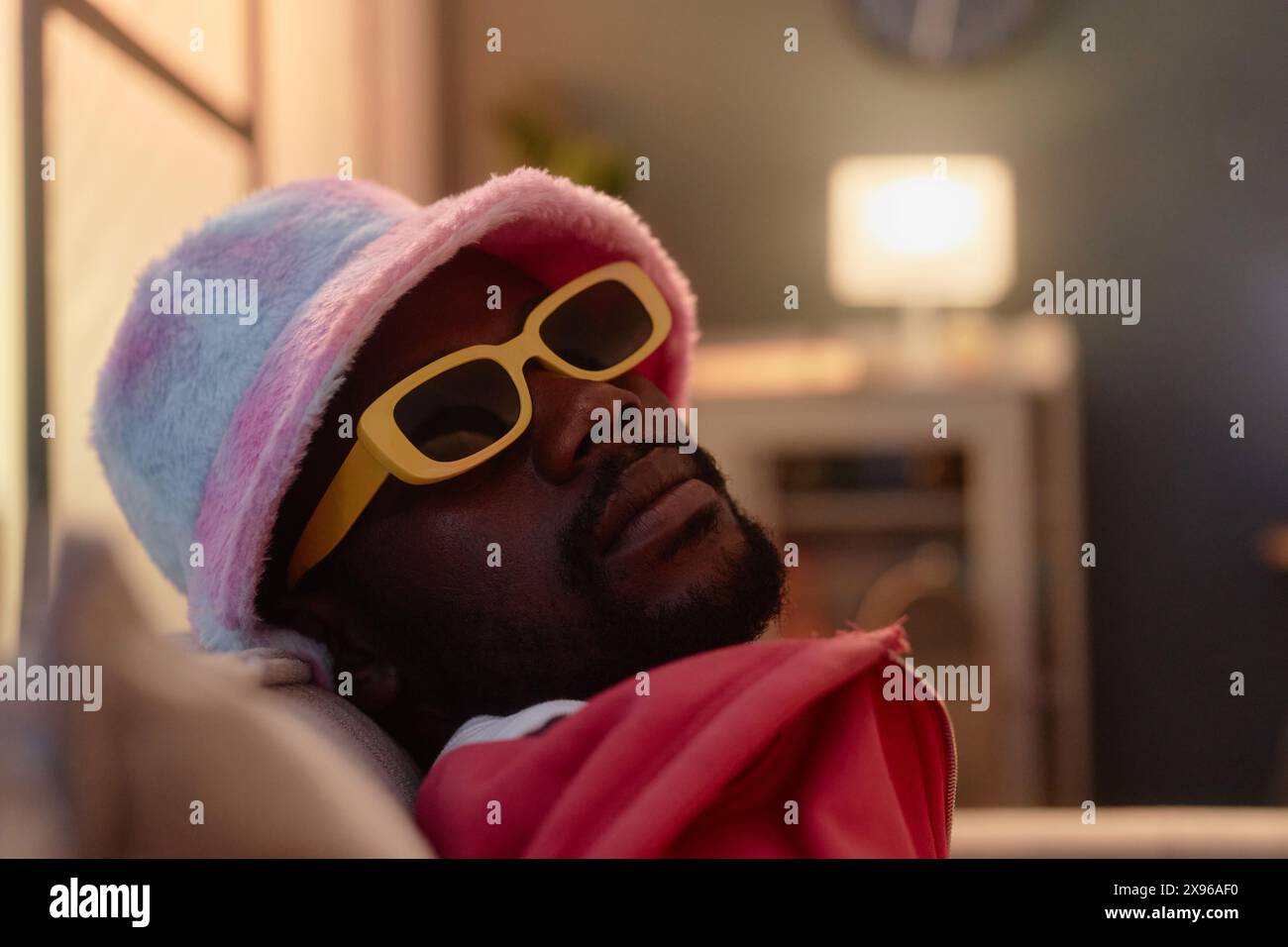 Male wearing bucket hat hi-res stock photography and images - Alamy