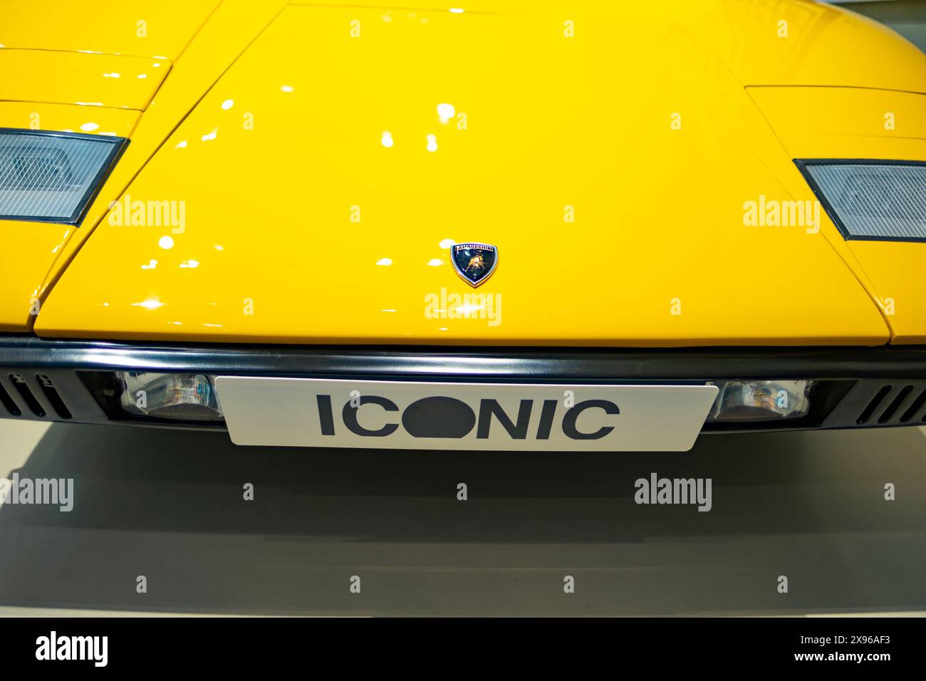 yellow lamborghini countach lp400, Italian automobile manufacturer ...