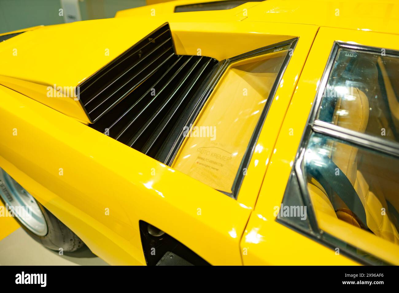 yellow lamborghini countach lp400, Italian automobile manufacturer ...