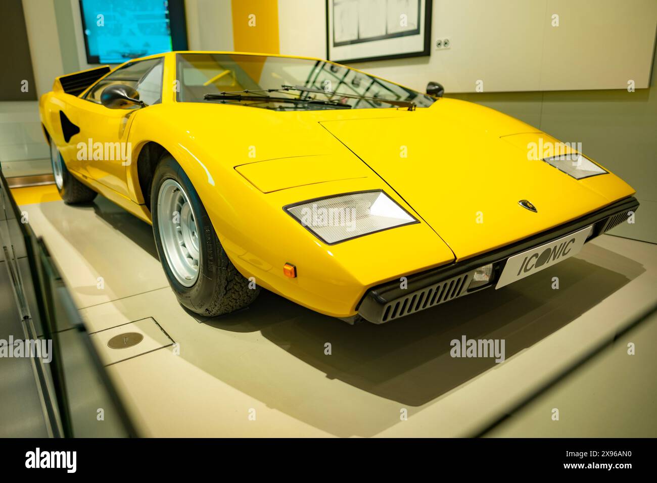yellow lamborghini countach lp400, Italian automobile manufacturer ...