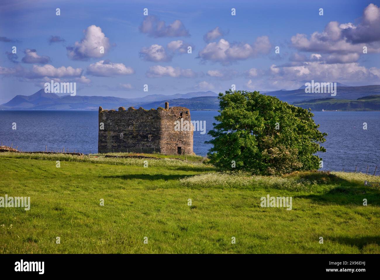 Summer kilchoan castle hi-res stock photography and images - Alamy