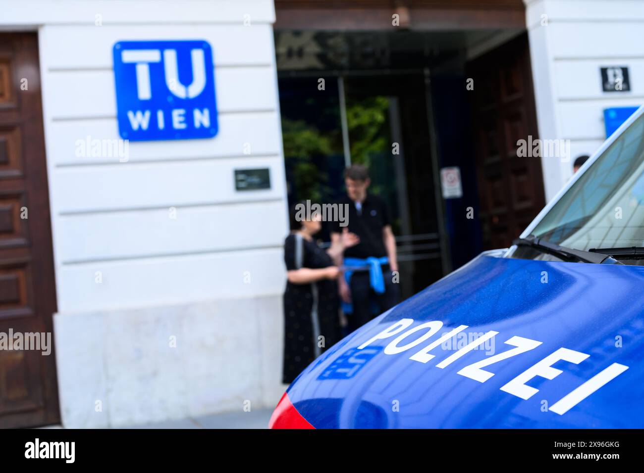 29.05.2024, Wien, AUT, Polizei löst ein neues Palästina Camp vor der TU ...