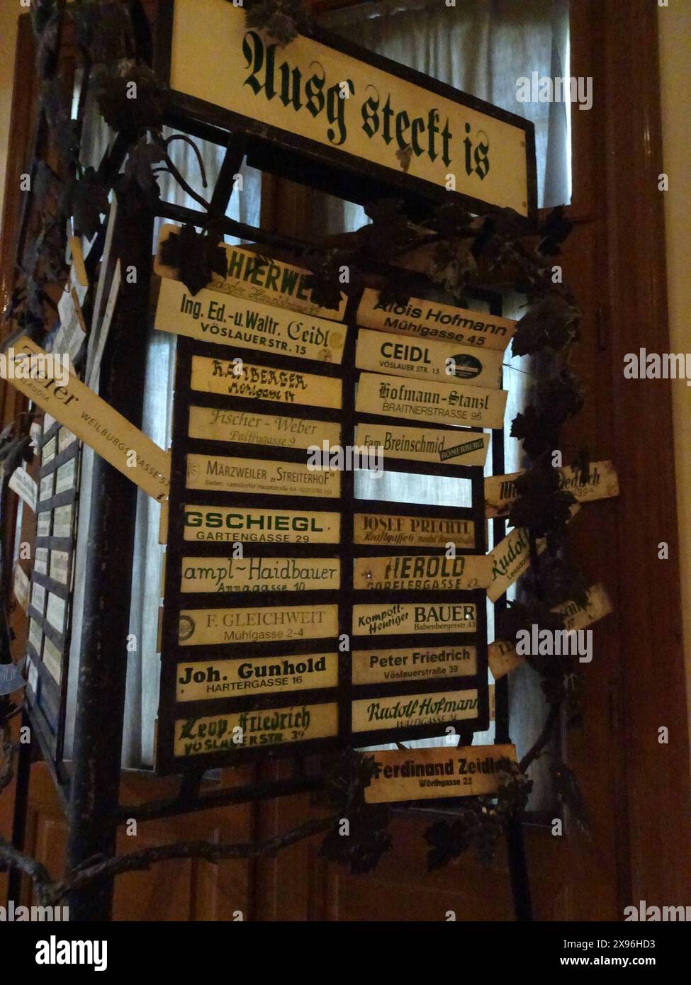 alte Heurigen Schilder, Aus steck is, Rollett Museum, ältestes Museum ...