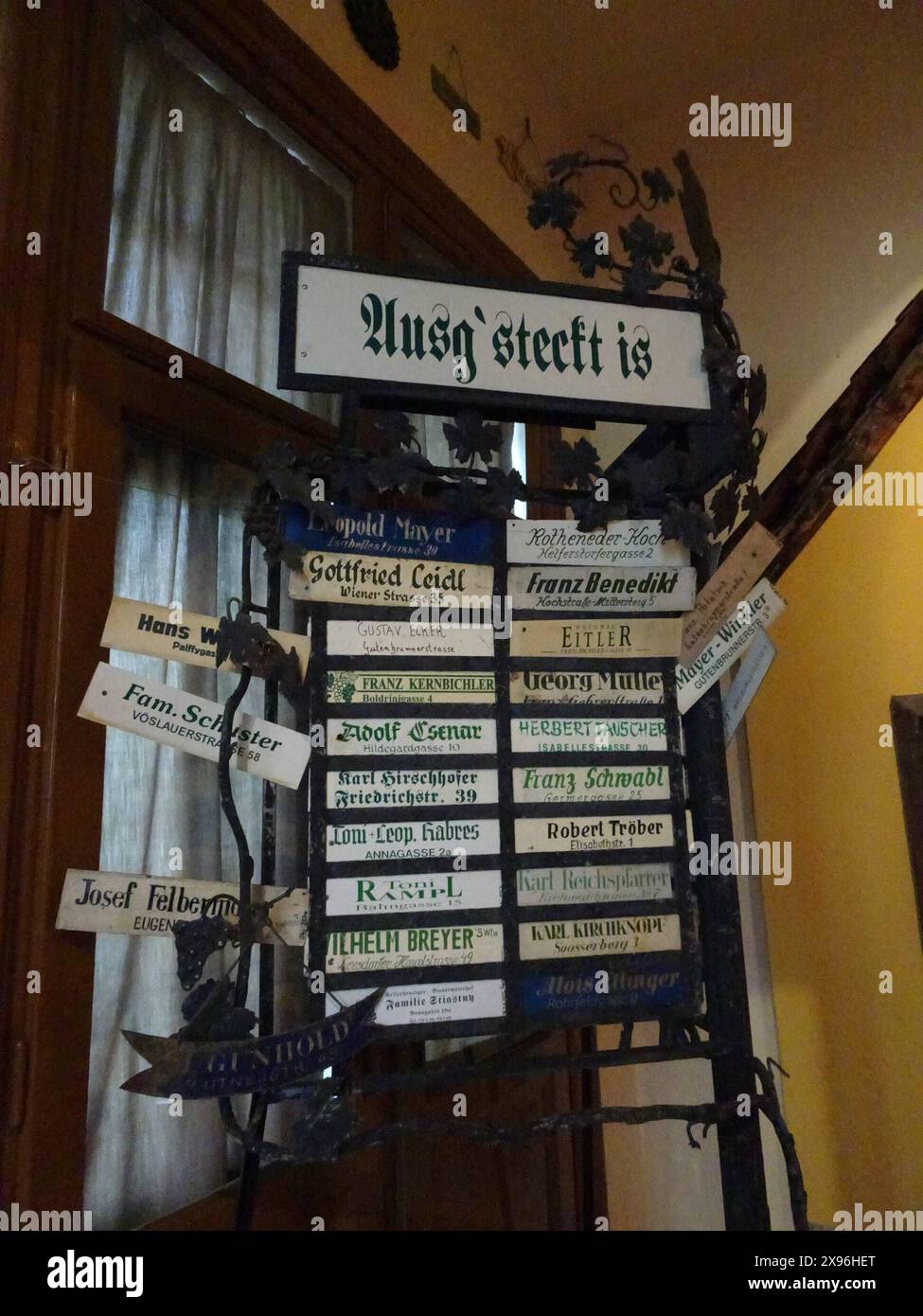 alte Heurigen Schilder, Aus steck is, Rollett Museum, ältestes Museum ...