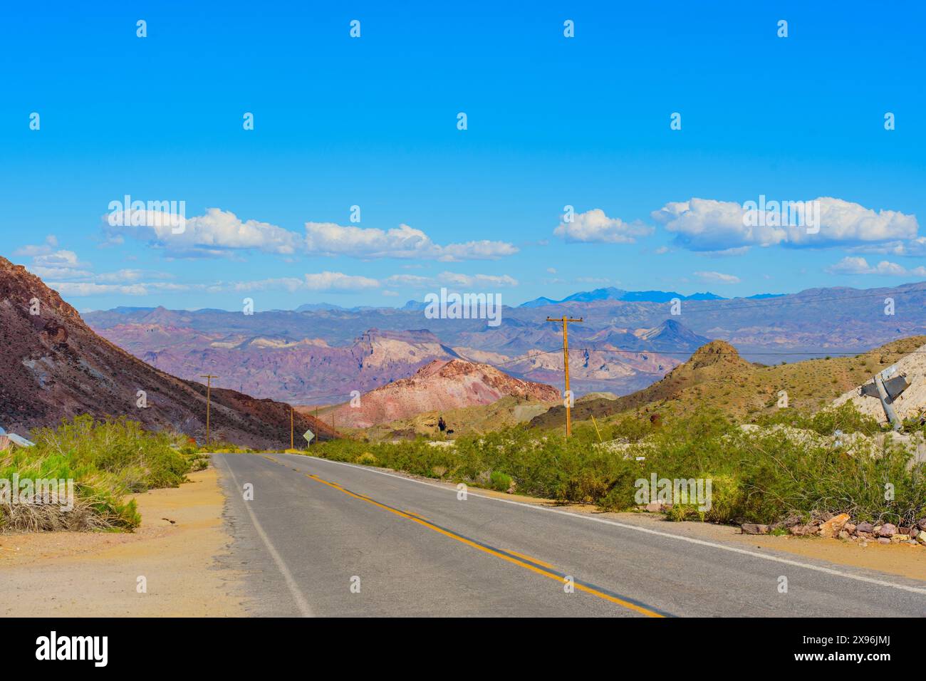 Empty arizona desert vegetation hills hi-res stock photography and ...