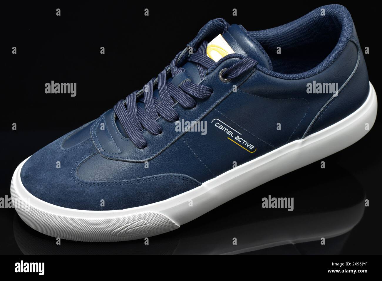 Camel Active blue leather men's shoes Bridge model apparel on black ...