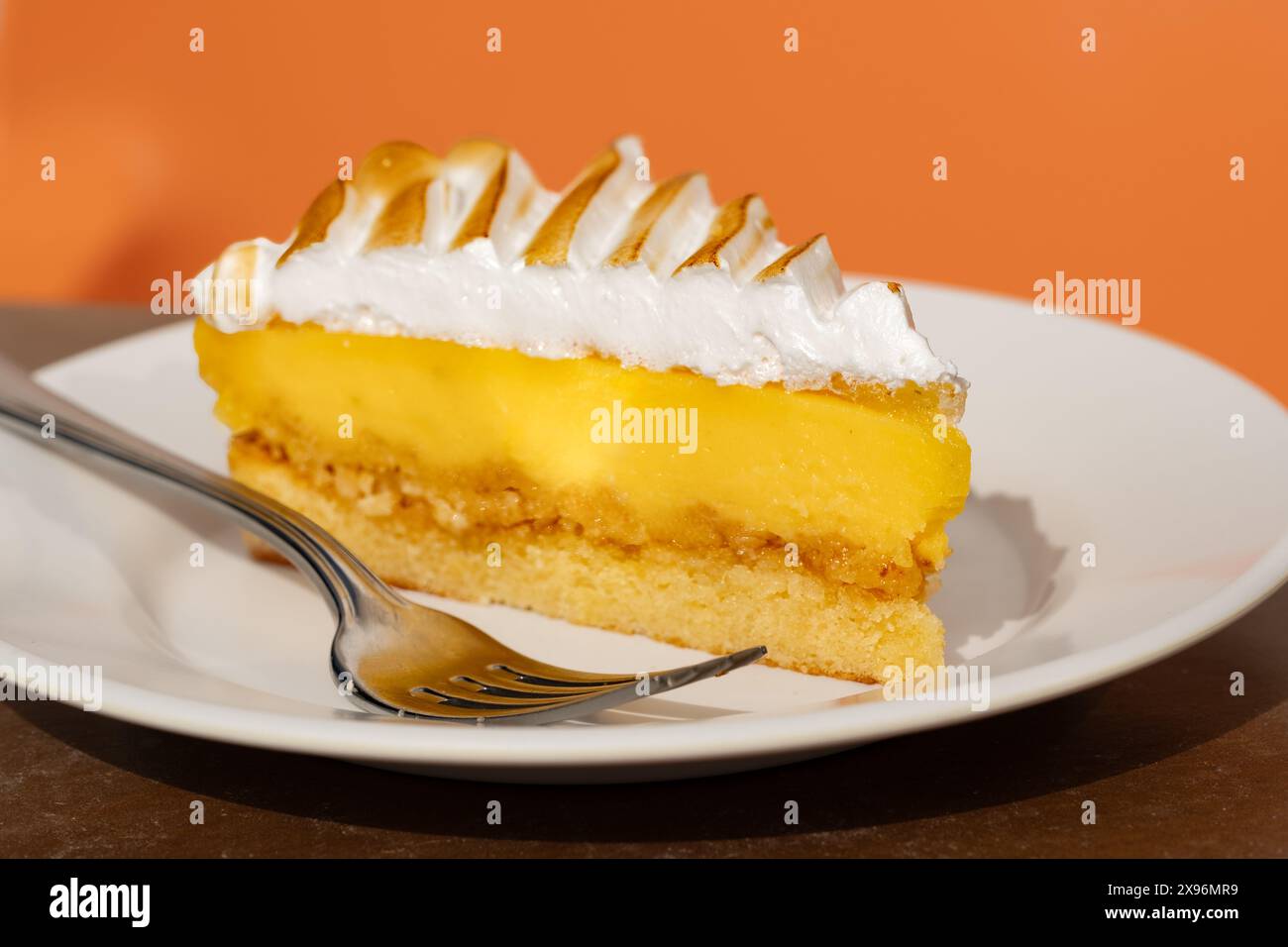 Lemon meringue pie one slice hi-res stock photography and images - Alamy
