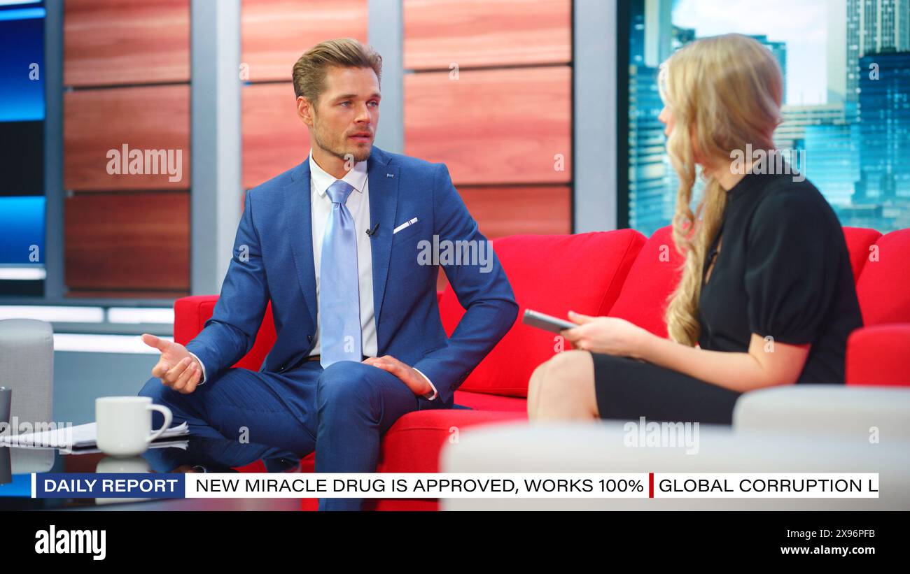 Talk show tv hi-res stock photography and images - Alamy