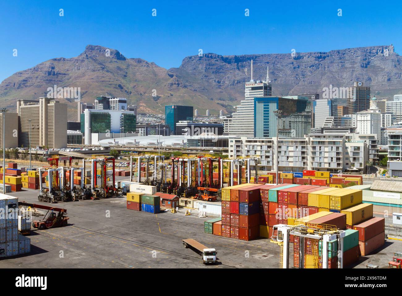 Cape Town Docks, Containers, Mountain View Stock Photo - Alamy