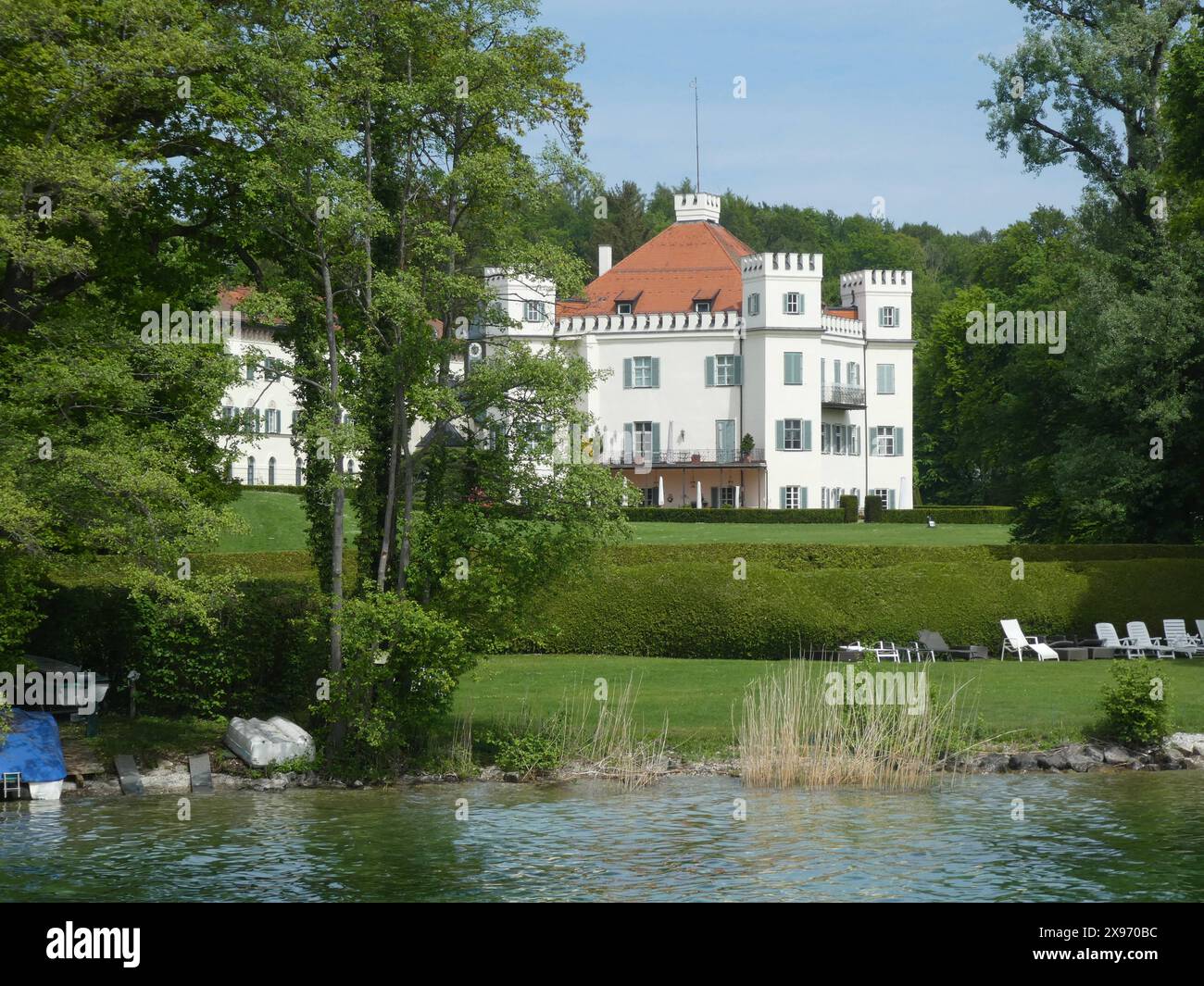 Schloss Possenhofen Im Schloss Possenhofen erlebte Kaiserin Elisabeth ...