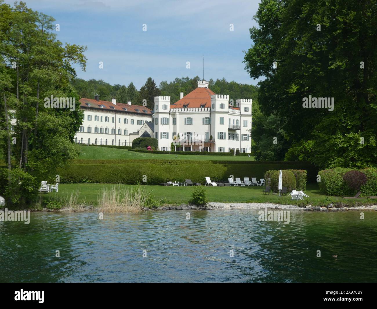 Schloss Possenhofen Im Schloss Possenhofen erlebte Kaiserin Elisabeth ...