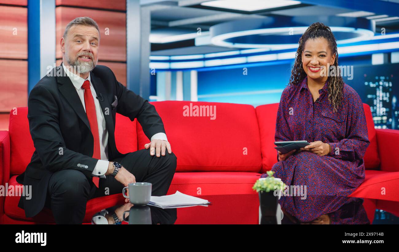 Tv news channel two presenters hi-res stock photography and images - Alamy