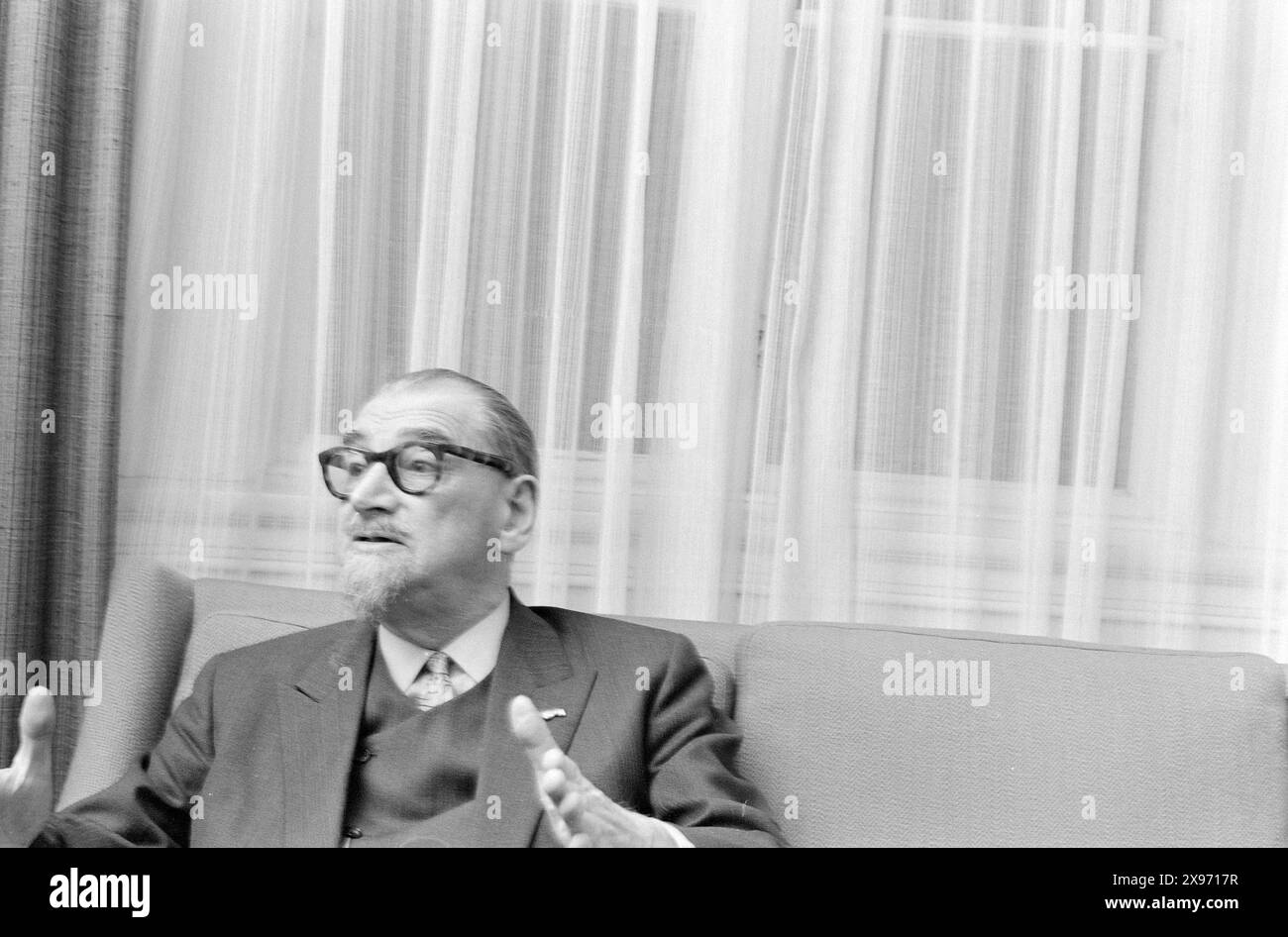 Aktuell 50-7-1971 : Søndags-skjermens hovedperson. Sten Broman fra ...