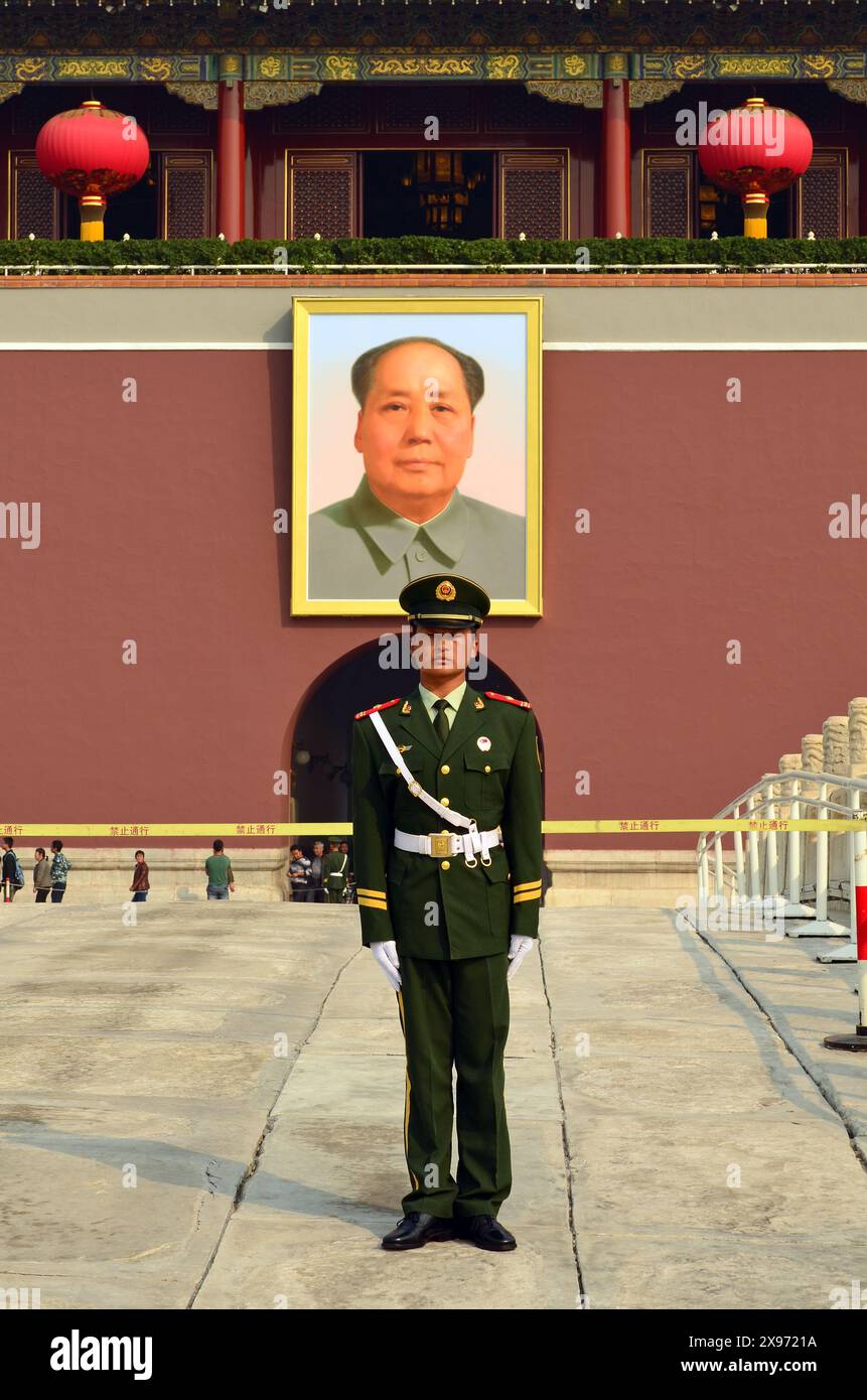 Tiananmen Gate Tower and Red Guards, Tiananmen Square, Beijing, China ...