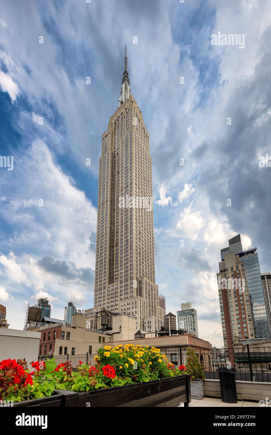 Rooftop overlooking the Empire state building, Manhattan, New York City ...