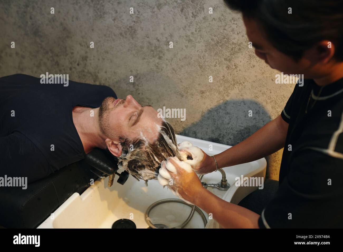 Man washing hair hi-res stock photography and images - Alamy