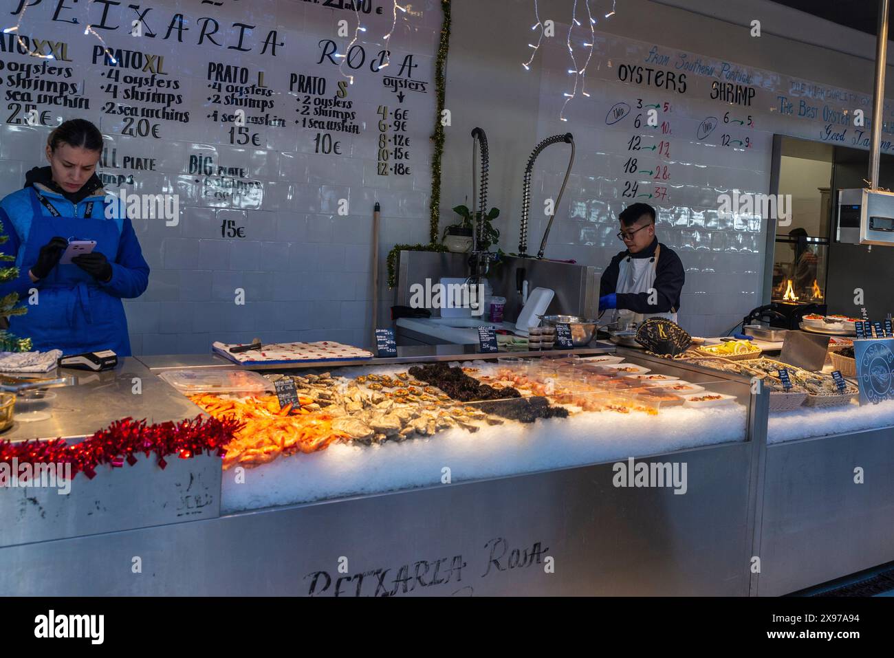 Sea urchin popular seafood hi-res stock photography and images - Alamy