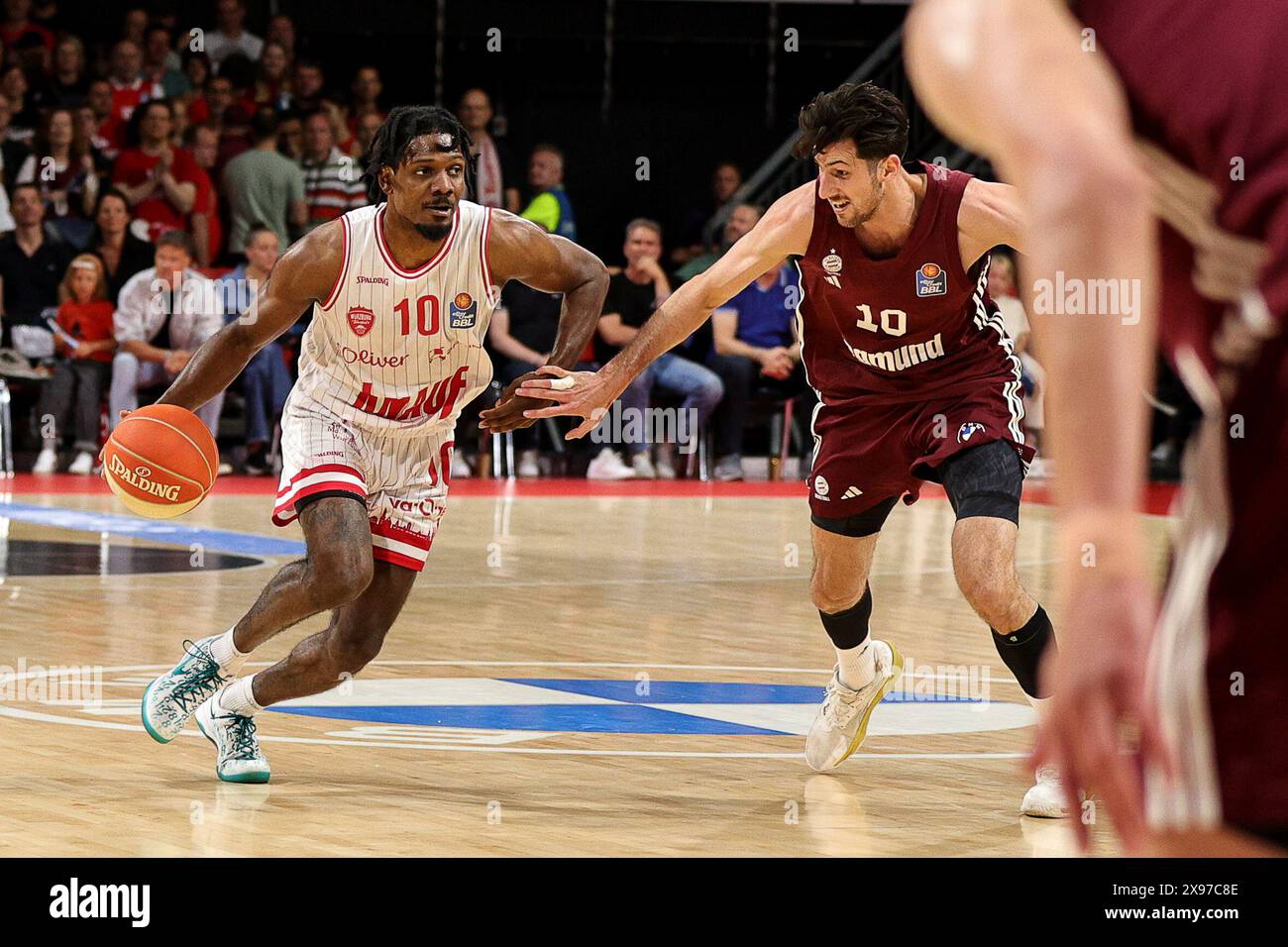 1 und darius perry wuerzburg baskets hi-res stock photography and ...