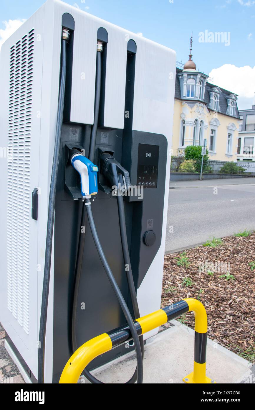 Solar filling station hi-res stock photography and images - Alamy